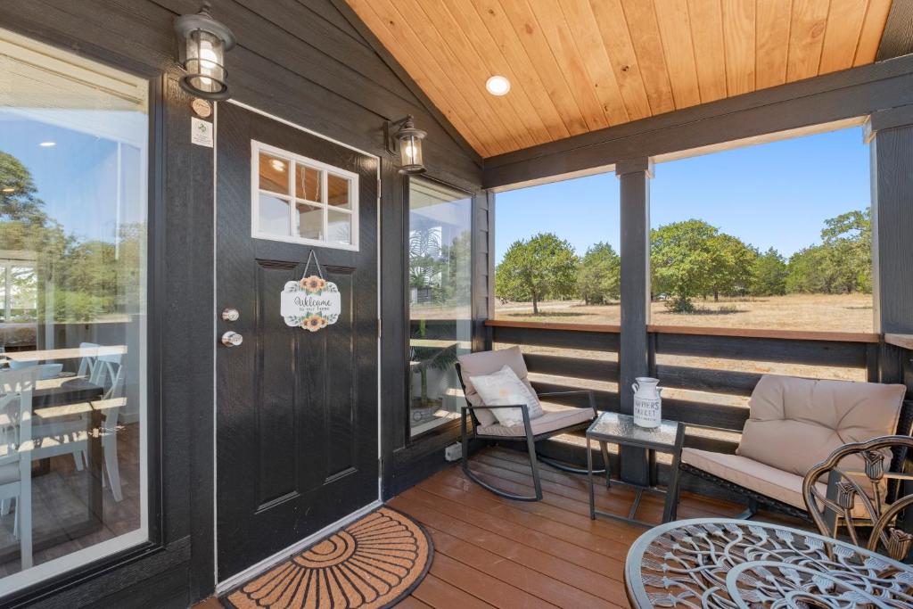 Tiny House Resort Review: A Cozy Retreat Amidst Nature's Beauty 2023 ...